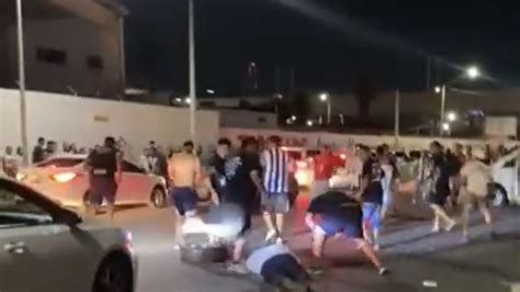 ¡violencia En El Futbol Mexicano Aficionados Del Monterrey Agreden Y