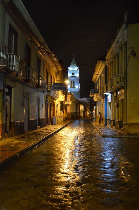 Guaranda En Al Noche Ciudades De Ecuador Ciudad De Quito Ciudad De