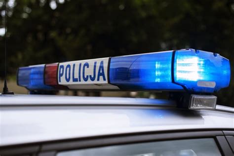 Czerwone tablice rejestracyjne tymczasowe jak je wyrobić