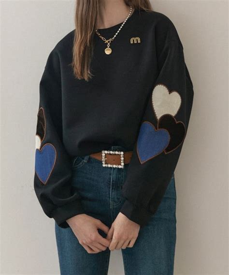 마쟈 하트 와펜 라운드넥 맨투맨 티셔츠 위시버킷