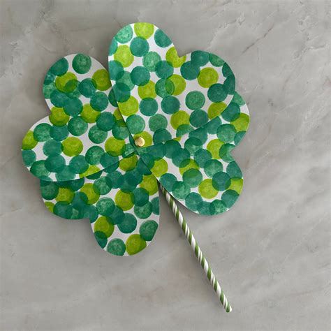 🍀 Cutest 4 Leaf Clover Pinwheel Craft 🍀 Do A Dot Art