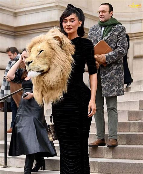 تصاویر جنجالی از کایلی جنر در هفته مد پاریس که بسیار خبرساز شد