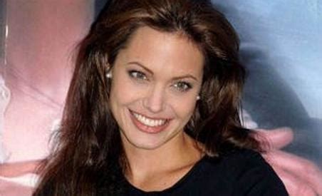 Angelina Jolie în mijlocul refugiaţilor din Ecuador VIDEO