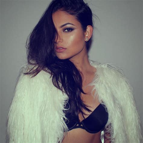 Inanna Sarkis Sexy Pictures 39 Pics Sexy Youtubers