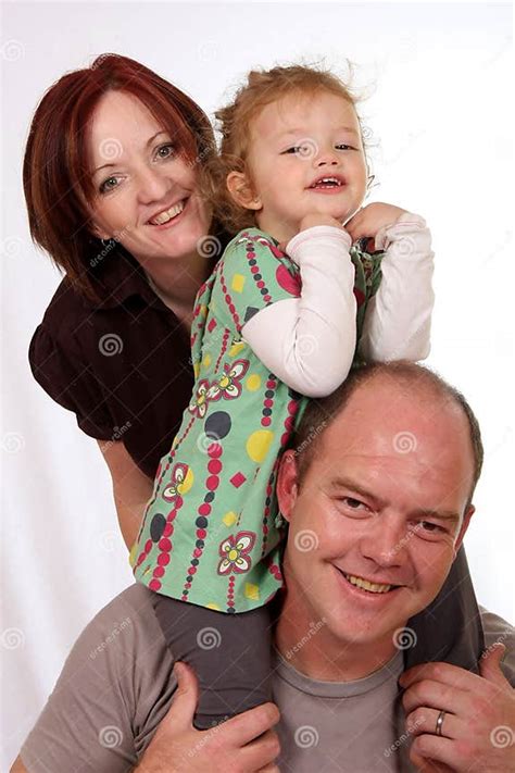 Familia Feliz Foto De Archivo Imagen De Treinta Feliz 9789952