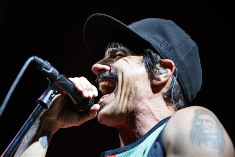 I 60 Anni Di Anthony Kiedis Le Esibizioni Cult Del Frontman Dei Red