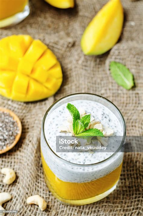 망고 그릭요거트 부사장인 Chia 씨앗류 푸딩 캐슈 0명에 대한 스톡 사진 및 기타 이미지 0명 거품 내기 건강한 식생활