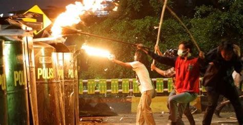 Indonesia Protests Over Sex Before Marriage Bill