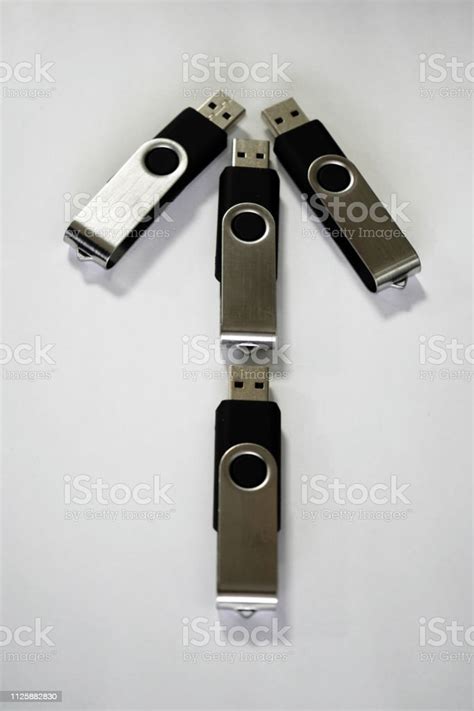 화살표 패턴에 Usb 스틱 Usb 메모리에 대한 스톡 사진 및 기타 이미지 Usb 메모리 Usb 케이블 개체 그룹