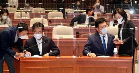 이재명 측 의원들 “경선연기 의총 안건 될 수 없어” 파이낸셜뉴스