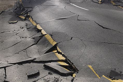 행정안전부가 전하는 운전중 지진 발생시 대피요령 탑라이더