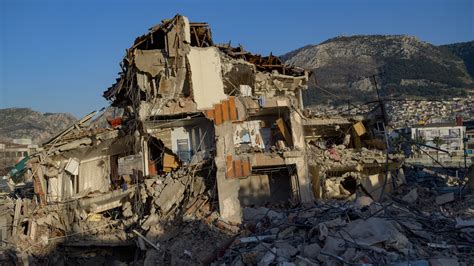 Séismes En Turquie Plus De 600 Constructeurs Et Propriétaires Dimmeuble Visés Par Des Enquêtes
