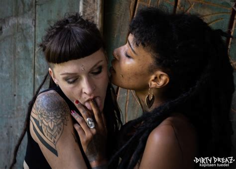 Tattooed Couple Kissing Hinged Upside Down 16 Photos