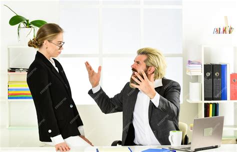Hé Vous La Vie De Bureau Moderne Comptable Ou Secrétaire Au Travail Le