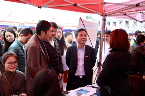 百家企业进校园大型招聘会在我校举行