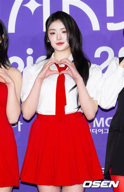 피프티피프티 아테나 몽환적 분위기