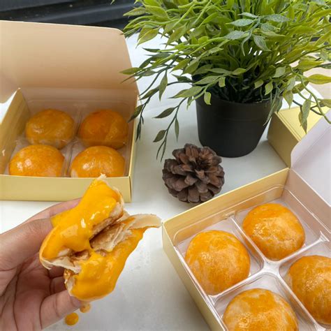 เซตคู่ ขนมเปี๊ยะเจ้าถิ่น ลาวาไข่เค็ม กล่อง 4 ชิ้น 2 กล่อง Shopee Thailand