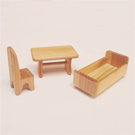Vous cherchez du mobilier en bois pour maison de poupée