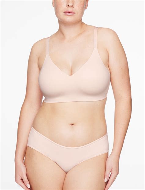 How To Fix An Overflowing Bra Fixing Bra Cup Overflow And Side Boob