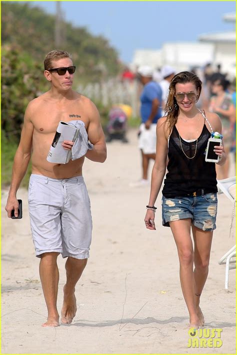 Arrows Katie Cassidy Jokes About Her Rough Day At The Office While