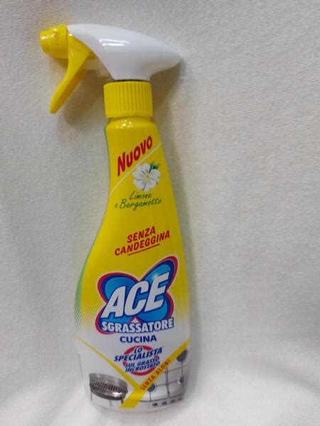 Препарат за почистване на кухня Ace.
