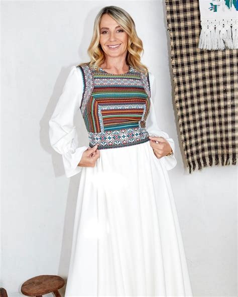 Nadia Comaneci Pe Instagram „iianaro Holidays Cameo ️” Nadia