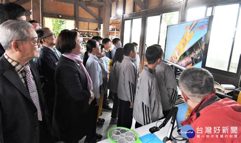 彰化縣班班有實物投影機 企業捐贈一起推智慧校園 蕃新聞