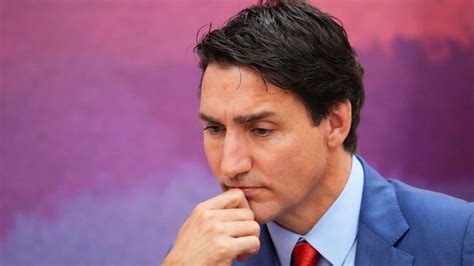 Justin Trudeau Canadas Pm Stranded In India After His Plane Suffers