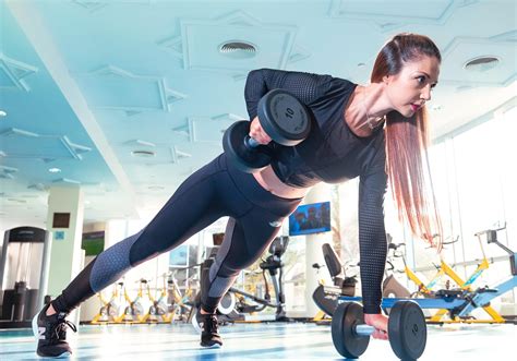 Mujer Haciendo Ejercicio Dentro Del Gimnasio · Fotos De Stock Gratuitas