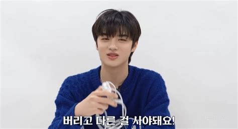 굳이 쓰레기까지 가방에 넣어 다니는 남자 아이돌  인스티즈 Instiz 이슈 카테고리