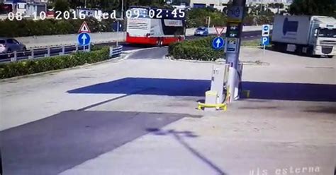 Contromano sulla Statale 16 Si è sfiorata la tragedia VIDEO