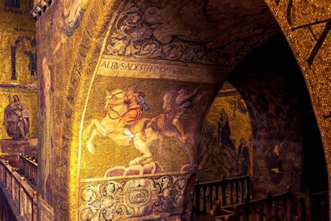 Interior da basílica di san marco em veneza é um dos pontos turísticos