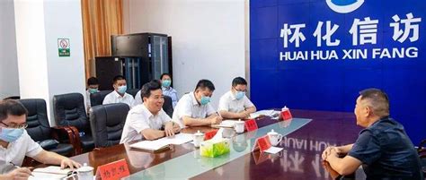 黎春秋到怀化市信访局人民来访接待室接待来访群众问题关怀反应