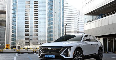 전동화 기술로 피어난 아메리칸 프리미엄 캐딜락 리릭 별별시승