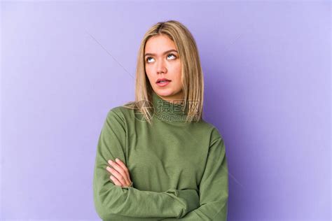 年轻的金发碧眼的caucasian女人厌倦高清图片下载 正版图片504148497 摄图网