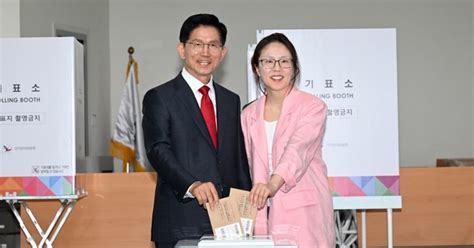 김문수 대선 후보 딸 김동주 씨와 사전 투표