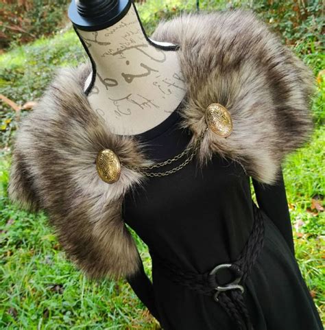 Nordic Fur Viking Shoulder Mantle Norse Wedding Shawl With Brooches