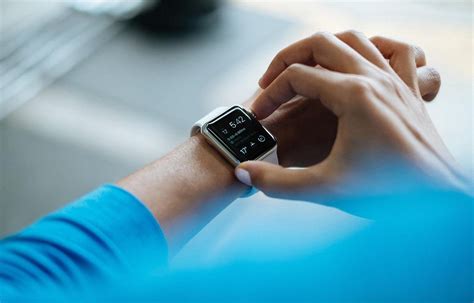 Cómo cambiar la hora en tu reloj smartwatch guía paso a paso Bidcom News