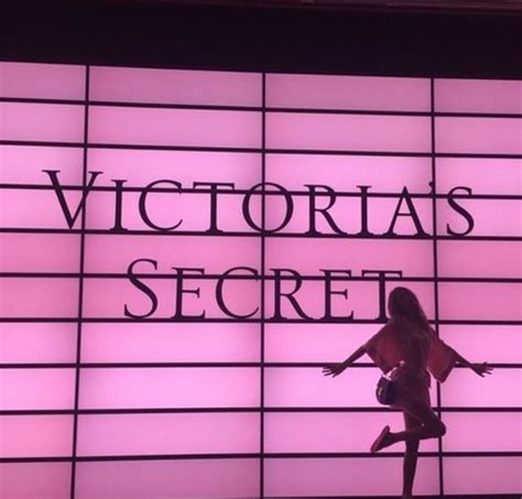 Pin By Mackenzie On Fashion Victoria Secret Wallpaper Victoria