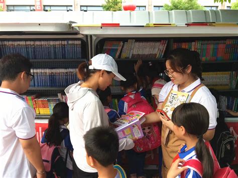 书香暖人心——汕头新华书店流动售书车开进海岛 广东新华发行集团门户网站