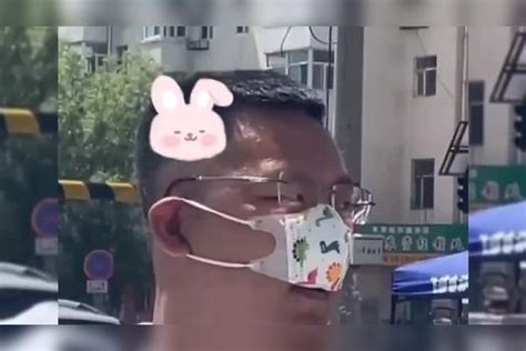 男子出门忘带口罩拿出女儿口罩应急这哪是口罩分明是鼻罩 口罩 应急 女儿
