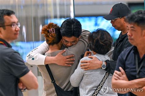 난기류 아수라장 싱가포르항공기사람·물건 휙휙 날아다녀 나무뉴스