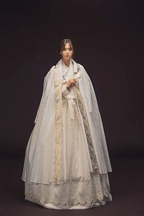 Pin On 결혼식 Modern Hanbok Korean Traditional Dress Hanbok Wedding Dress