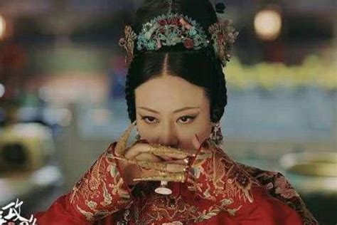 换脸般的演技！她在《我不是药神》中性感，在新剧中霸气十足