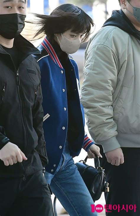 Ten 포토 블랙핑크 리사 바람도 질투하는 미모 텐아시아