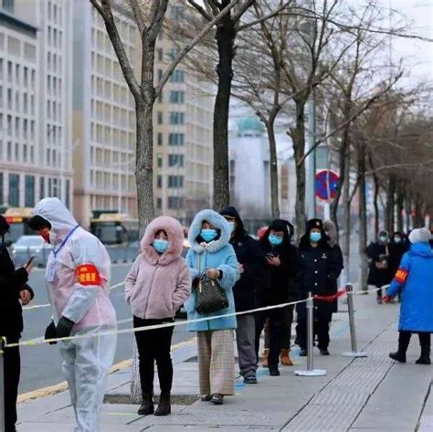 迅速启动！哈市第一轮全员核酸检测有序进行中南岗采样采集点