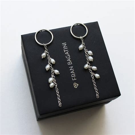 Brinco de pérolas White pérolas de água doce em prata Fran Bagatini Joias Artesanais
