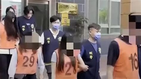 疫情生意差！ 餐酒館兼營賭場 警查扣千萬籌碼 東森最即時最快速新聞