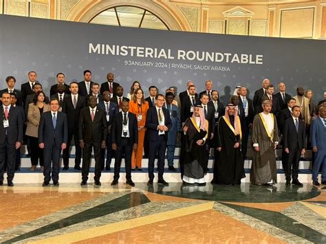 الملا يشارك في المائدة المستديرة الوزارية بمؤتمر التعدين الدولي بالسعودية