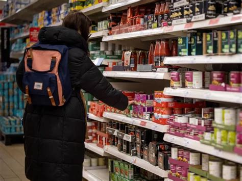 El Gobierno define el acuerdo de precios para más de mil productos